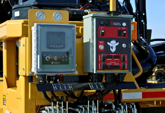 32' Outlaw Force-Feed Trailer - Bazooka Farmstar